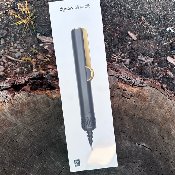 Dyson | Accessories | Dyson And Ulta Exclusive Airstrait Hair ...